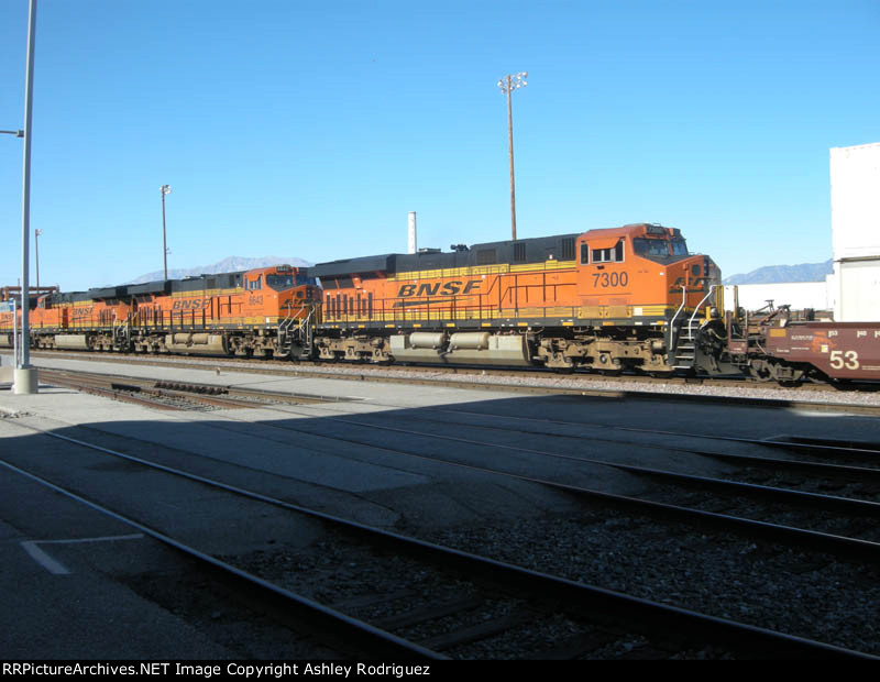 BNSF 7300